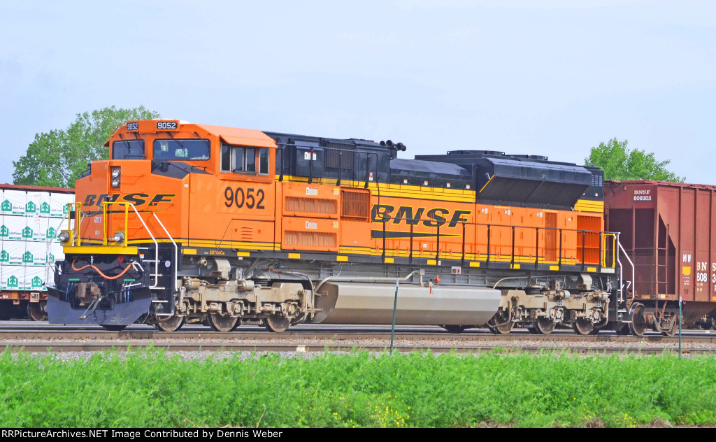 BNSF 9052.
